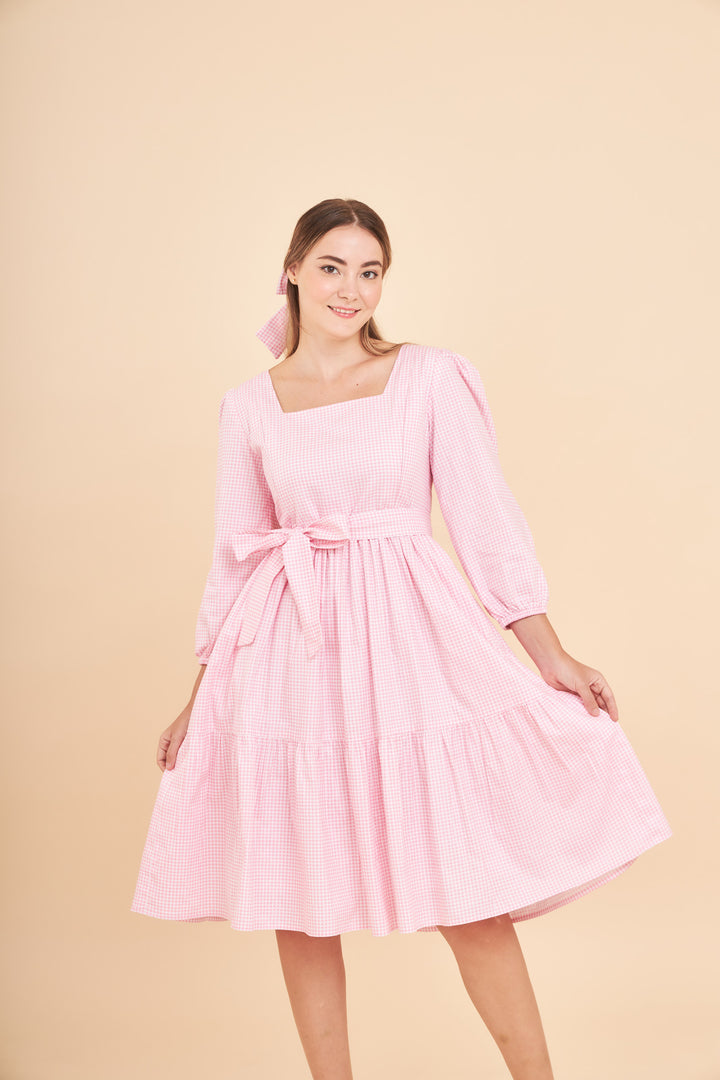 Mome-Feminine and functional clothes for mothers