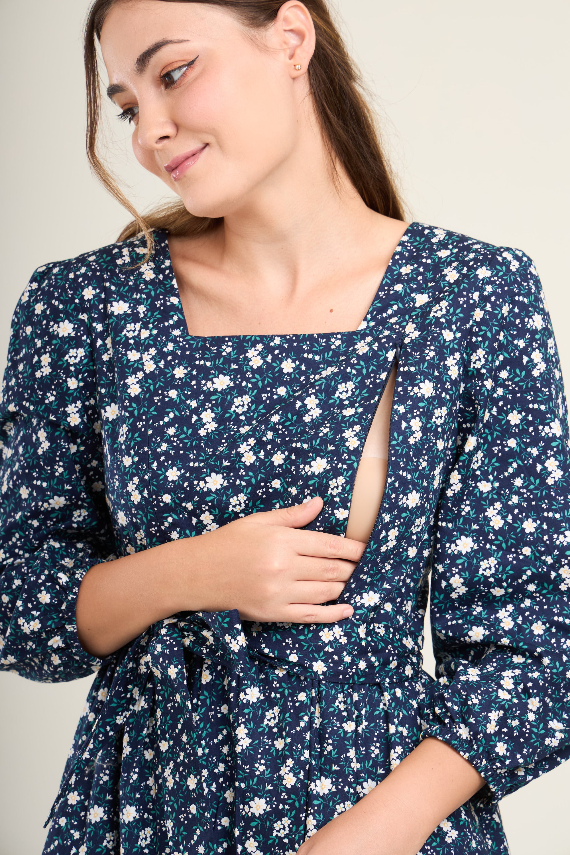 Mome-Feminine and functional clothes for mothers